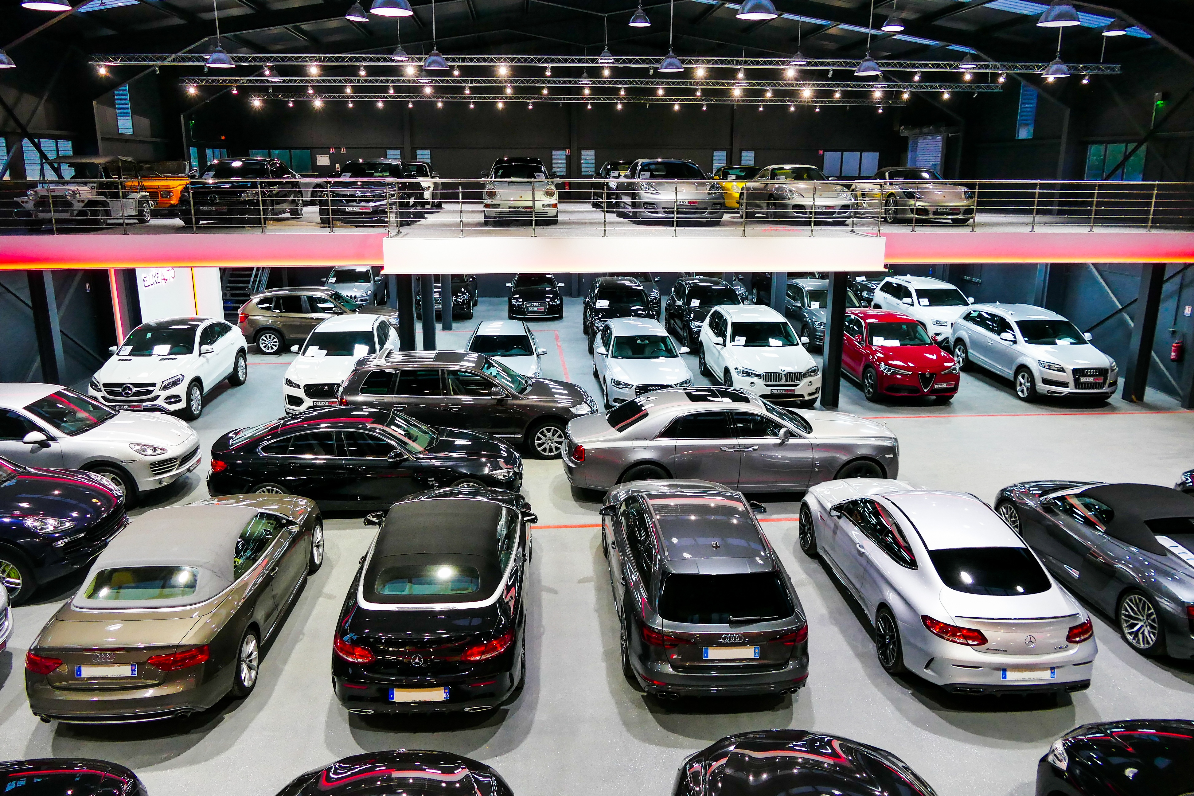 Deluxe auto, Acheter un véhicule, voiture, neuve et d'occasion